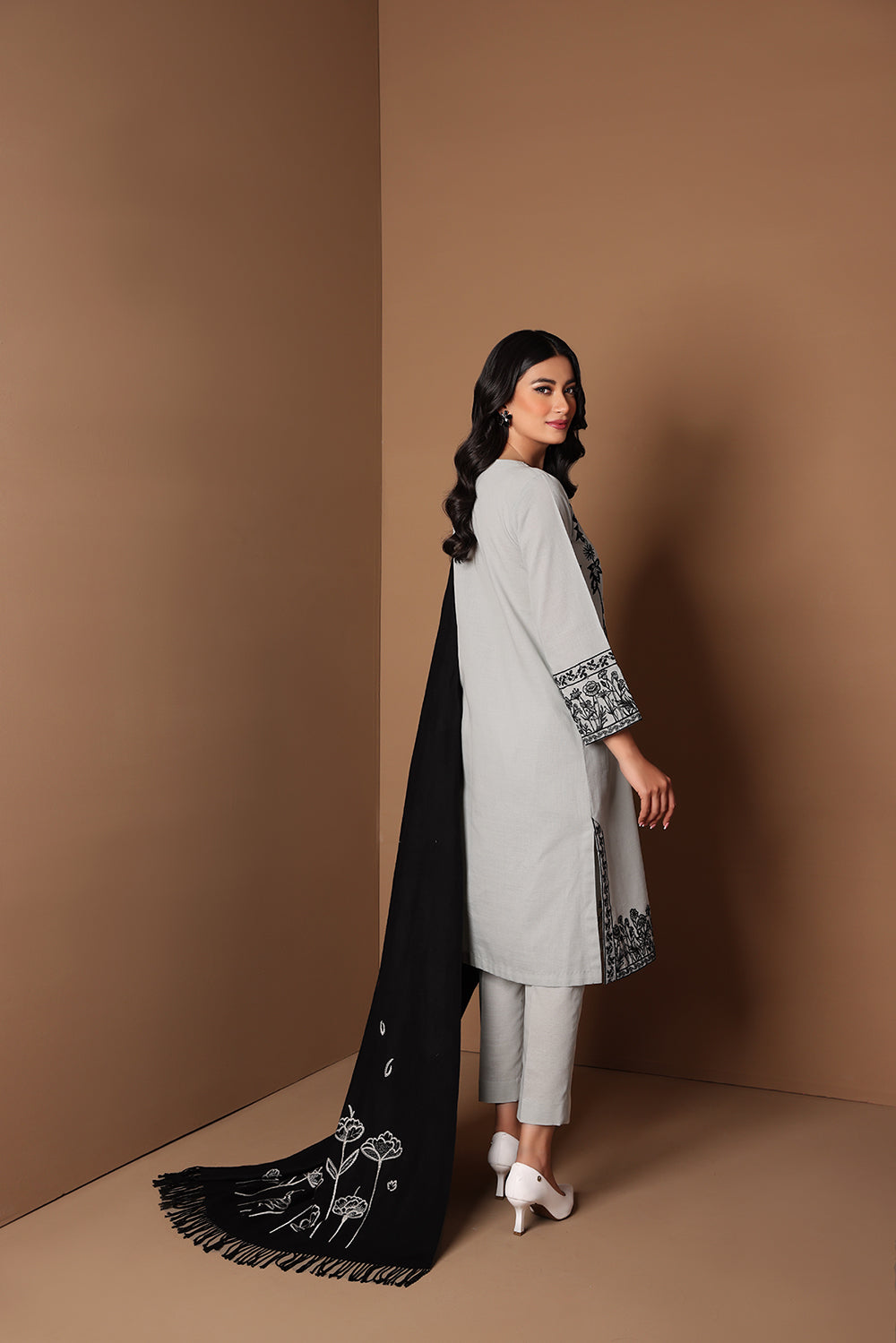 3PC Unstitched Embroidered Winter Collection 2022 Nishat Linen – Nishat FPS